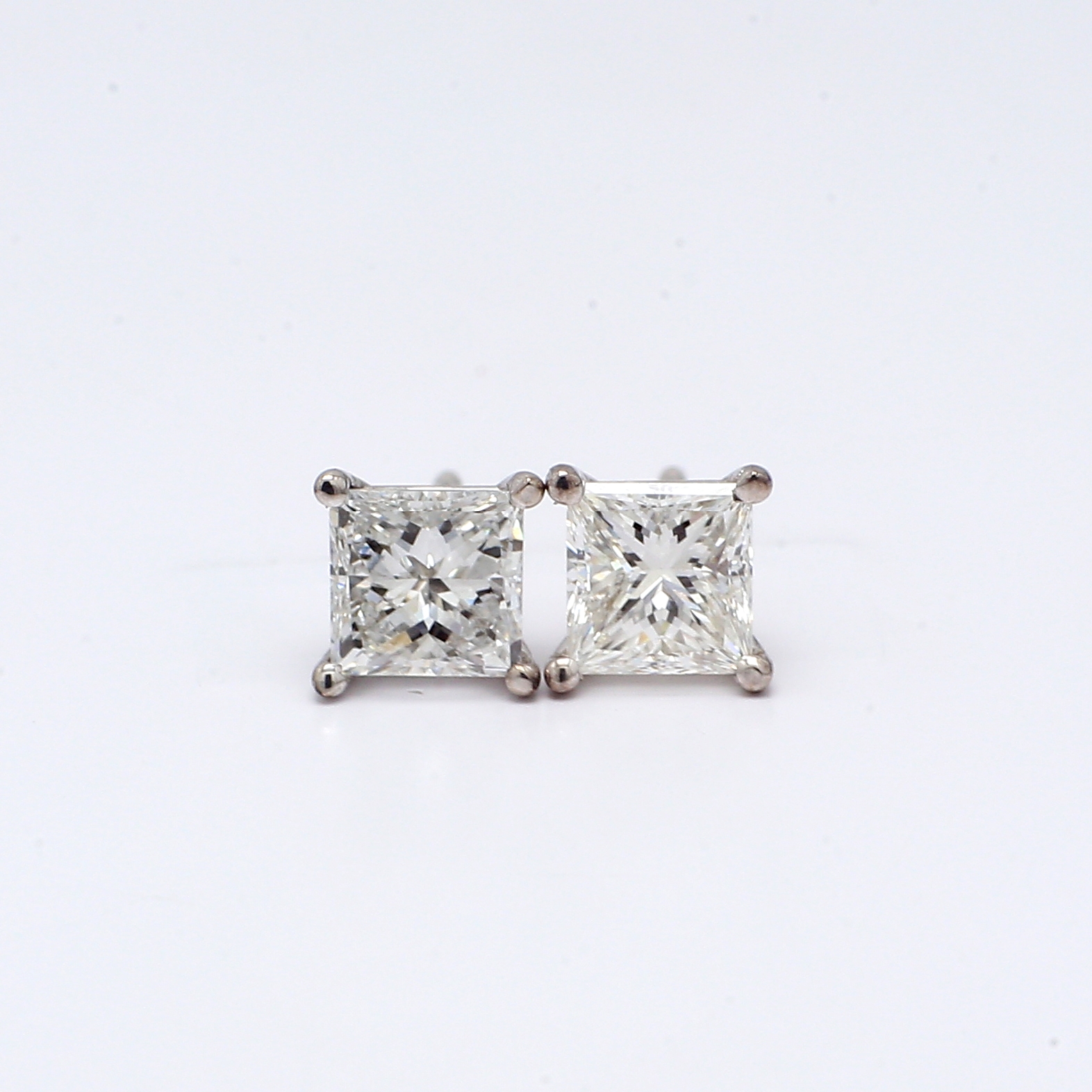 » Search Our Diamond Studs